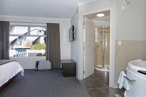 Suite Standard, 1 quarto, não fumadores, kitchenette (Executive Apartment) | Cofre com capacidade para portátil, secretária, quartos insonorizados 