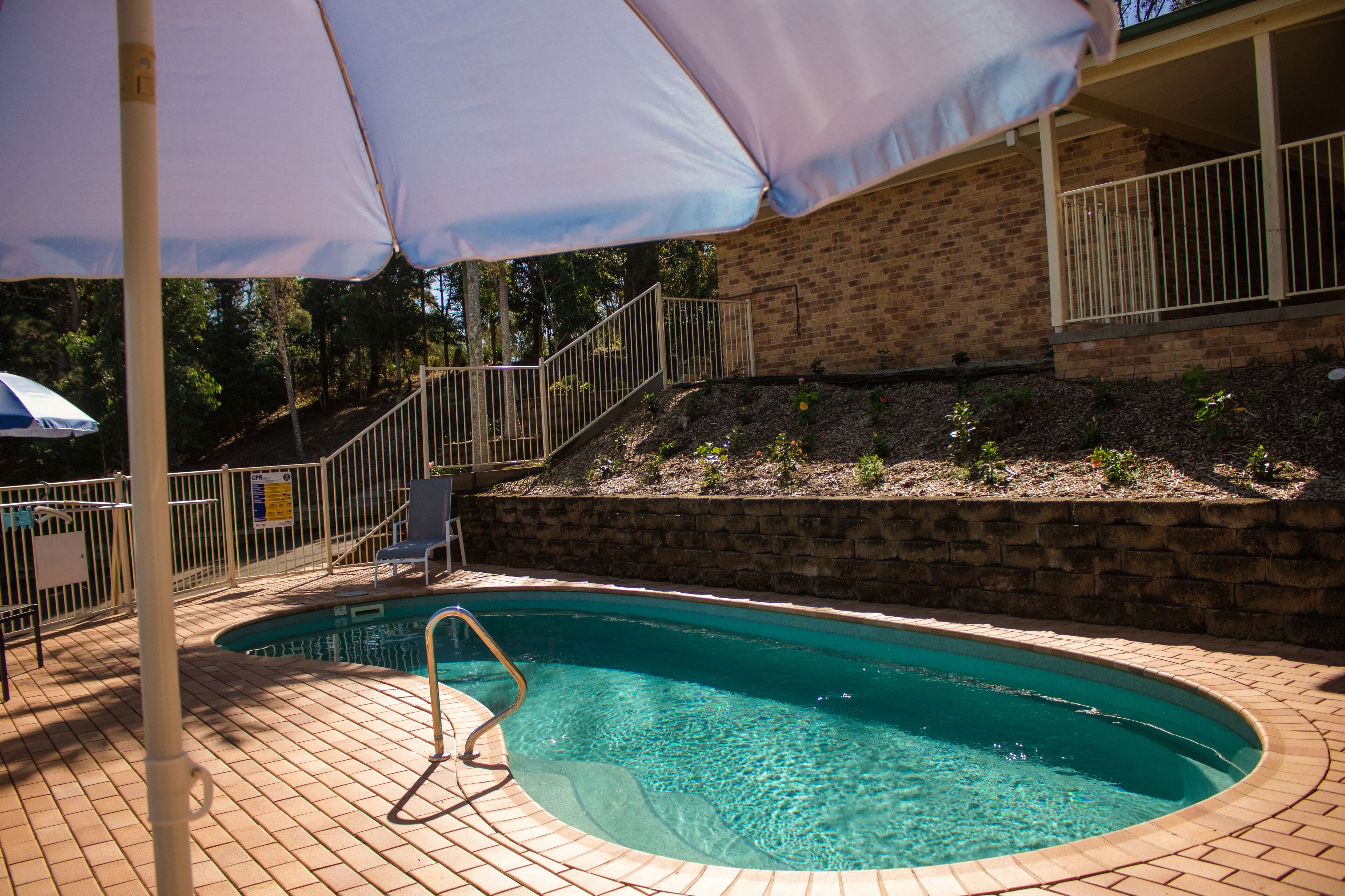 Piscina exterior, guarda-sóis, espreguiçadeiras 