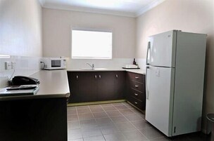 Apartamento Familiar, 2 quartos, banheira | Cozinha privada | Uma cafeteira/bule, uma chaleira elétrica 