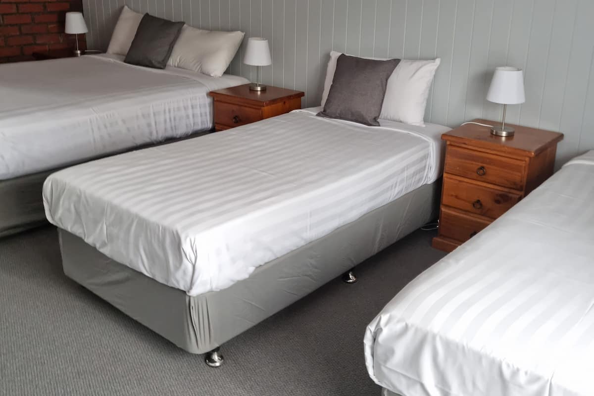 Quarto luxo | Ferros/tábuas de passar roupa, Wi-Fi de cortesia