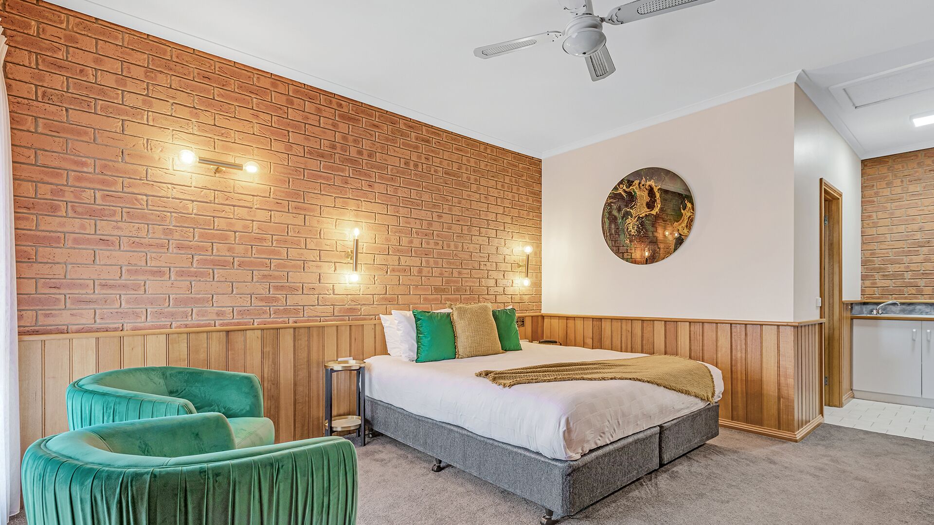 Quarto Deluxe, não fumadores, kitchenette (Deluxe Spa Suite) | Secretária, ferro/tábua de engomar, Wi-fi grátis 