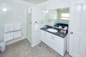 Suite Standard, 2 quartos | Duche na casa de banho