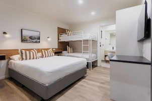 Quarto Quádruplo | Ferro/tábua de engomar, Wi-fi grátis, roupa de cama fornecida