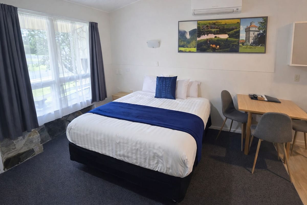 Quarto Familiar | Ferro/tábua de engomar, berços/camas para crianças grátis