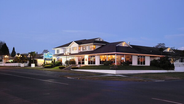 아슈어 프린스 모터 로지 - 타우포