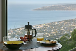 Suite de Luxo, 1 cama king-size, vista para a baía, em frente ao mar | Pequeno-almoço