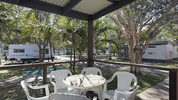 Cabana de Madeira Superior, 2 quartos (Sleeps 6) | Terraço/pátio interior