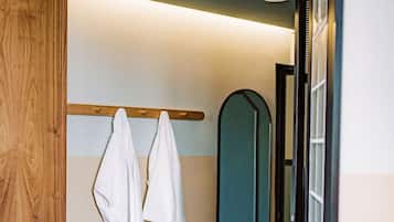 Suite, 1 cama queen-size | 1 quarto, minibar, cofre no quarto, cortinas/cortinados opacos