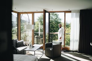 Quarto, vista para a montanha | Área de estar | TV de tela plana, filmes pagos