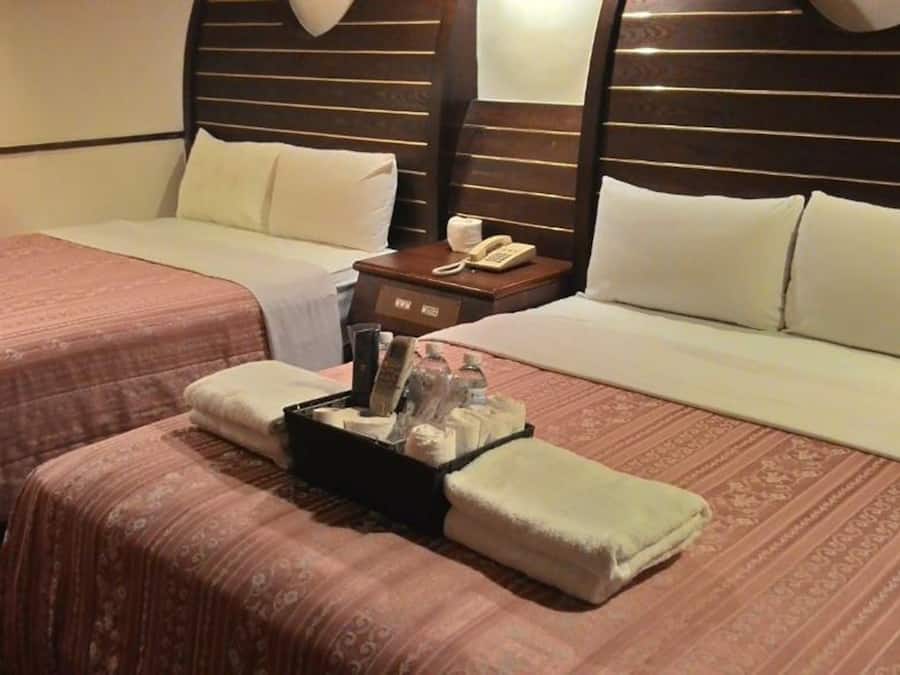 Quarto Quádruplo | Cortinas/cortinados opacos, camas desdobráveis, Wi-fi grátis