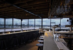 3 bares/lounges, este bar de cocktails, este bar no lobby do hotel