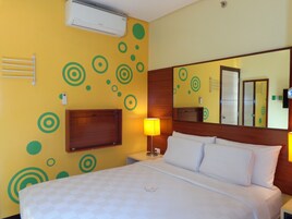 Cofre no quarto, secretária