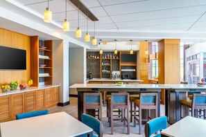 Pequeno-almoço completo diário (13.50 USD por pessoa) 