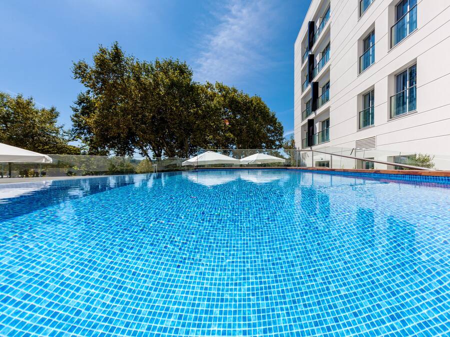 Piscina exterior sazonal, da(s) 10:00 à(s) 20:00, espreguiçadeiras