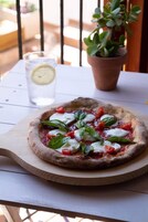 Pequenos-almoços, almoços, jantares servidos, cozinha mediterrânica 