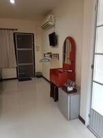 Quadruple Room (4 Adults) | Wi-Fi de cortesia, roupa de cama