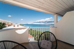 Quarto família, sacada, vista para o mar | Sacada
