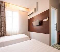 Quarto duplo luxo | Cofres nos quartos, escrivaninha, espaço de trabalho para notebook