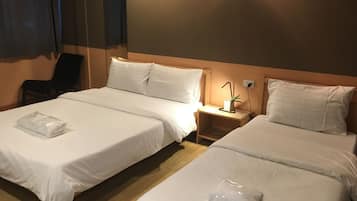 Standard Triple | 1 quarto, secretária, Wi-fi grátis