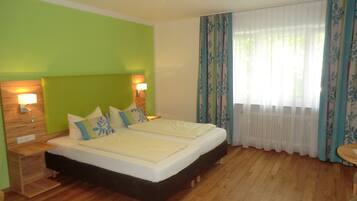 Quarto Duplo | Cofre no quarto, cortinas/cortinados opacos, berços/camas para crianças