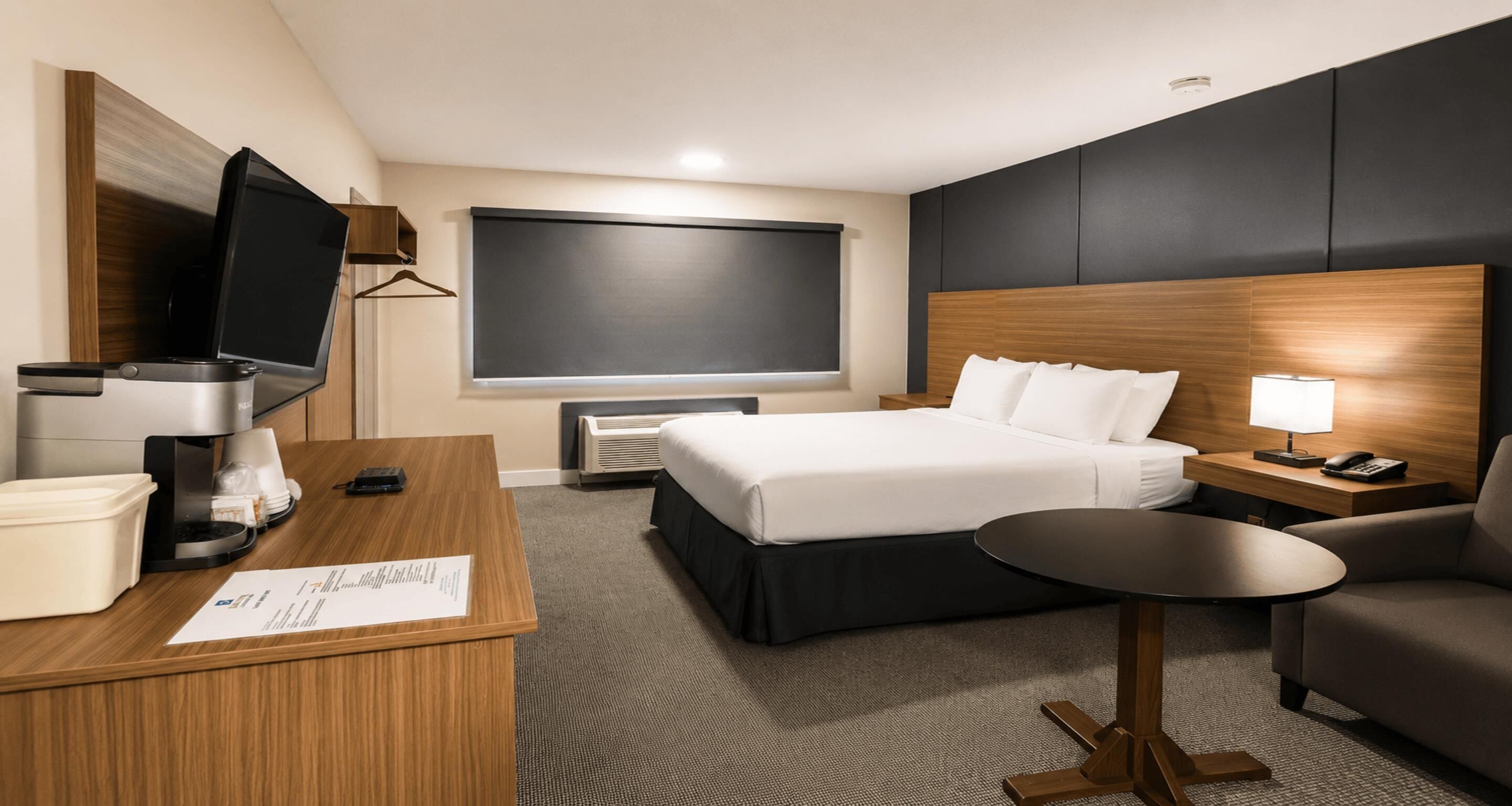 Quarto Standard, 1 cama king-size, não fumadores, frigorífico e micro-ondas
