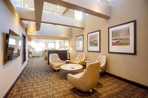 Área de estar no saguão