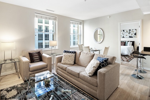 Apartamento, 2 Quartos | Sala de estar | Televisor de ecrã plano de 40 polegadas com canais por cabo, televisor