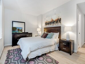 Apartamento, 2 quartos | 1 quarto, roupas de cama premium, escrivaninha