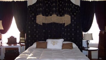 Suíte, 1 cama King (Fleur-De-Lis Suite) | 1 quarto, roupas de cama premium, edredons de pluma