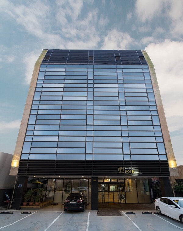 Reve Hotel Jeju - Jeju-si