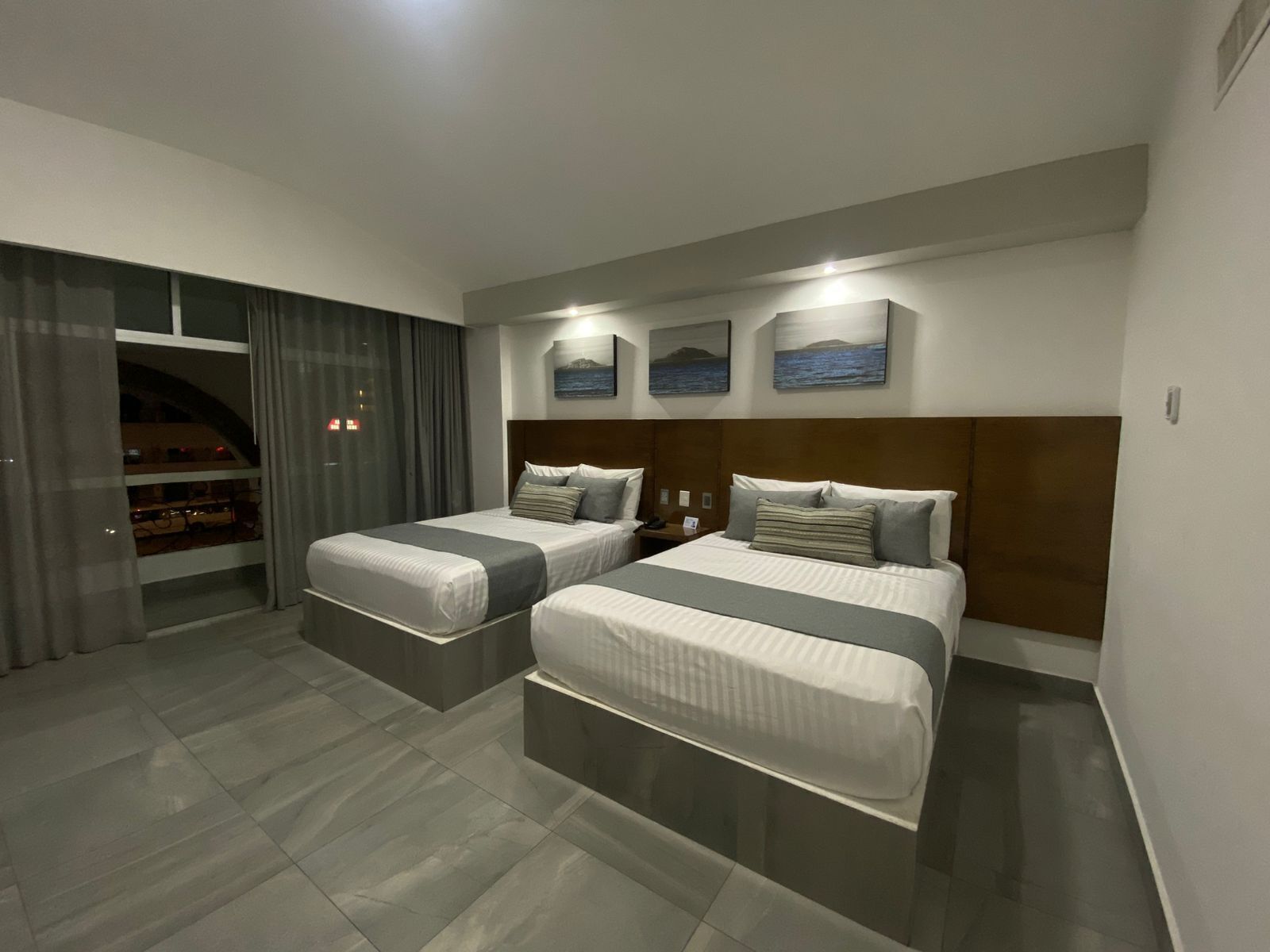 Quarto Quádruplo Standard | Cofre no quarto, ferro/tábua de engomar, Wi-fi grátis 