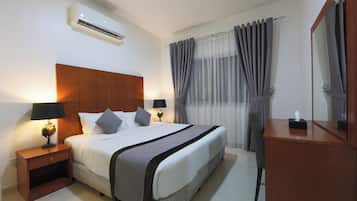 Roupas de cama premium, frigobar, cofres nos quartos, escrivaninha