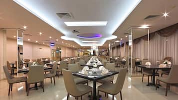 Café da manhã, almoço e jantar