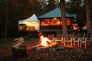 Praia particular, espreguiçadeiras, toalhas de praia