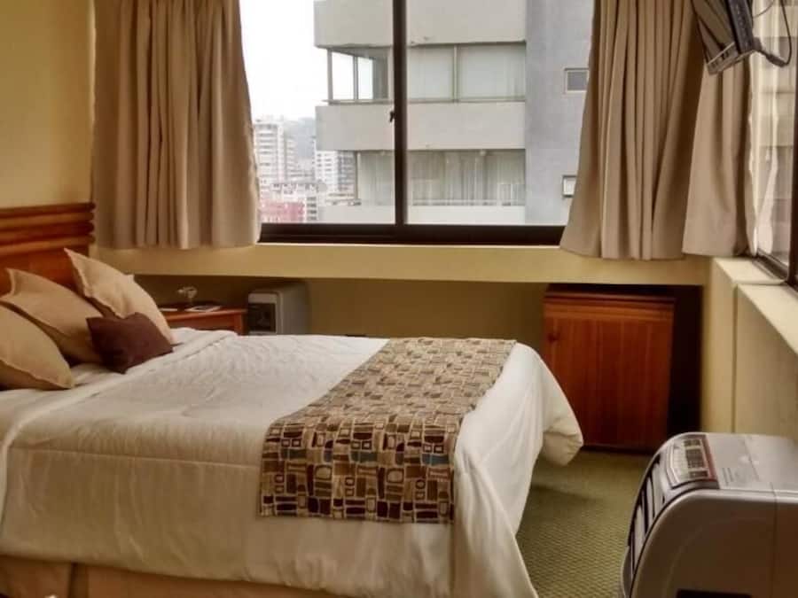 Quarto Duplo Standard | Roupa de alta qualidade, minibar, cofre no quarto, secretária