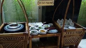 Café da manhã e jantar
