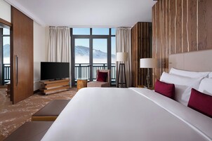 Suíte executiva, 1 cama King | Roupas de cama antialérgicas, frigobar, cofres nos quartos, escrivaninha