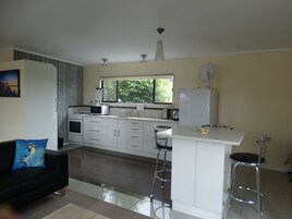 Estúdio conforto, várias camas, vista para a montanha | Cozinha privada | Geladeira grande, micro-ondas, fogão, cooktop