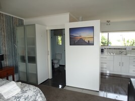 Estúdio conforto, várias camas, vista para a montanha | Banheiro | Chuveiro, produtos de toalete grátis, secador de cabelo 