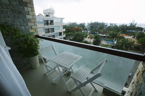 Quarto Twin de Luxo, vista para o mar | Varanda