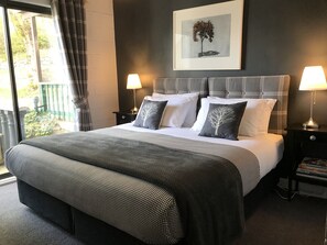 Quarto casal | Cortinas blackout, ferros/tábuas de passar roupa, Wi-Fi de cortesia