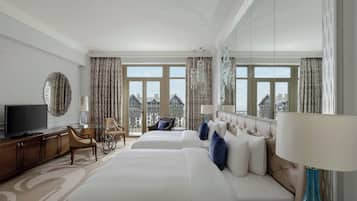 Minibar, cofre no quarto, secretária, quartos insonorizados