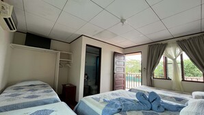 Quarto Familiar | Secretária, Wi-fi grátis, roupa de cama fornecida 