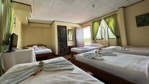Quarto Familiar | Secretária, Wi-fi grátis, roupa de cama fornecida 