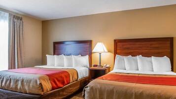 Suite, várias camas, não fumadores | Secretária, ferro/tábua de engomar, Wi-fi grátis