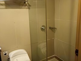 Um polibã, um secador de cabelo (mediante pedido) 