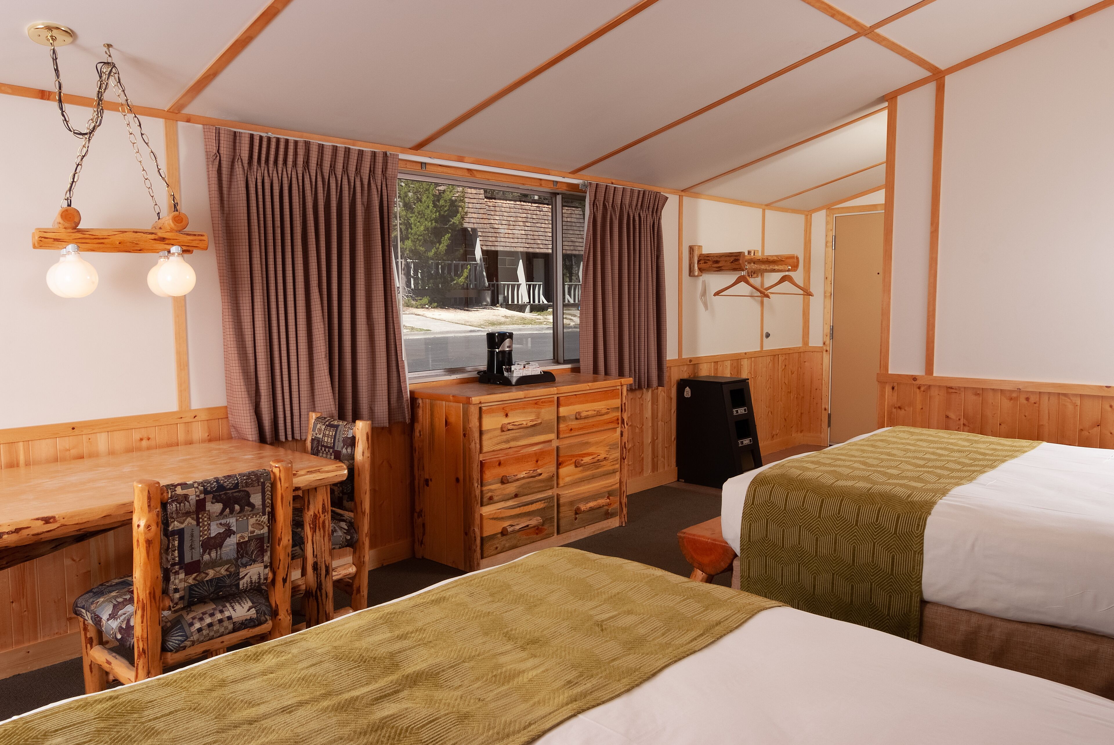 Canyon Lodge And Cabins Yellowstone National Park Canyon Lodge And
