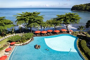 Piscina exterior, da(s) 7:00 à(s) 20:00, guarda-sóis, espreguiçadeiras 