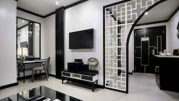 Quarto (Divine Suite) | Sala de estar | Televisor LCD de 42 polegadas com canais por cabo, televisor