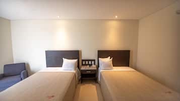 Cofre no quarto, secretária, Wi-fi grátis, roupa de cama fornecida